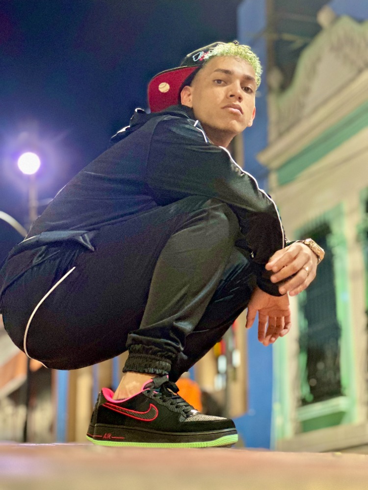 @baeztvshow | Cards.bio